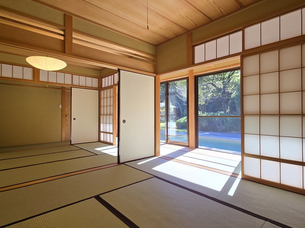 伊豆不動産・伊豆高原別荘｜別荘地外｜6807：約950坪の敷地に佇む、プールと温泉付き本格和風造りの6LDK平屋建て｜戸建て物件の購入なら メープルハウジング